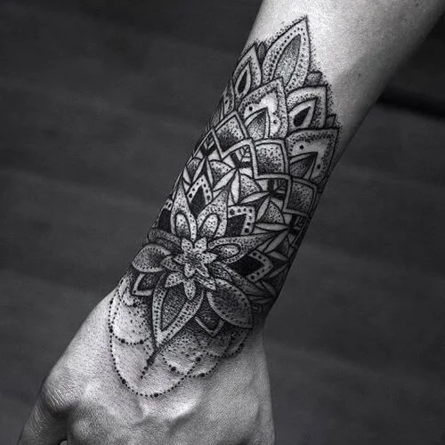 Mandala tatuaż - znaczenie i symbolika | BeardMan.pl